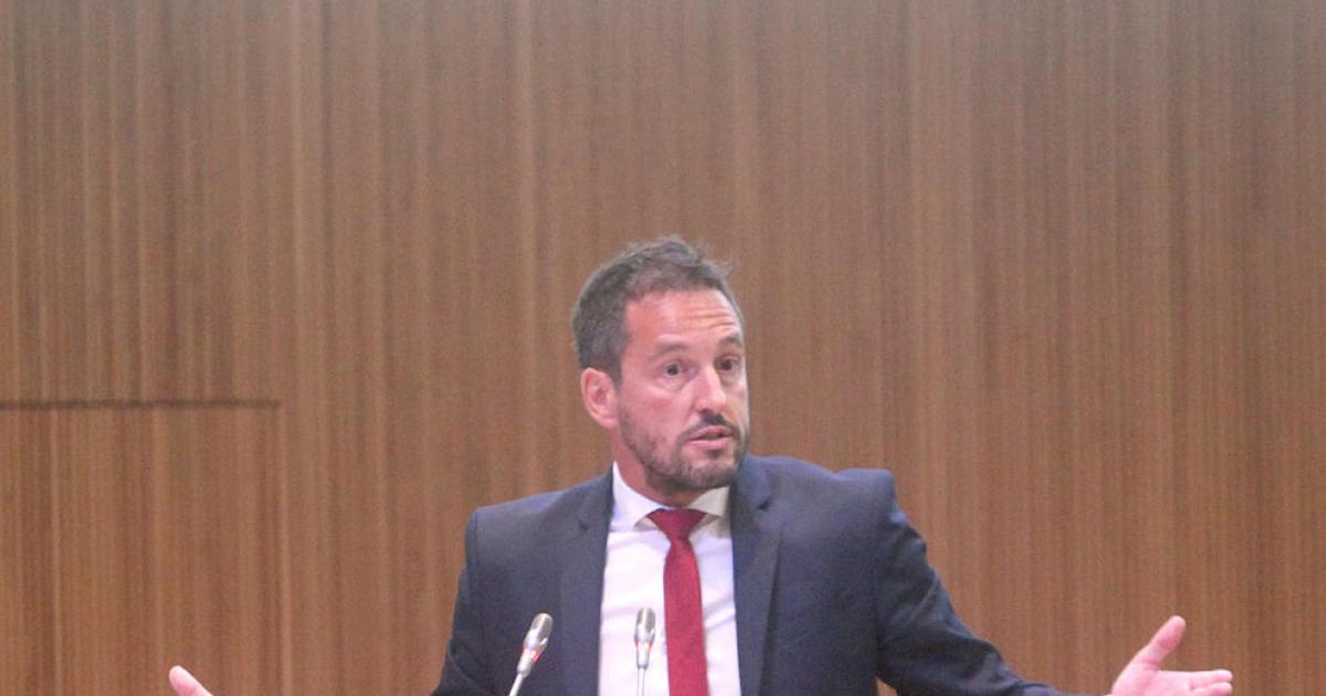 Confrontació de models entre Martí i López
