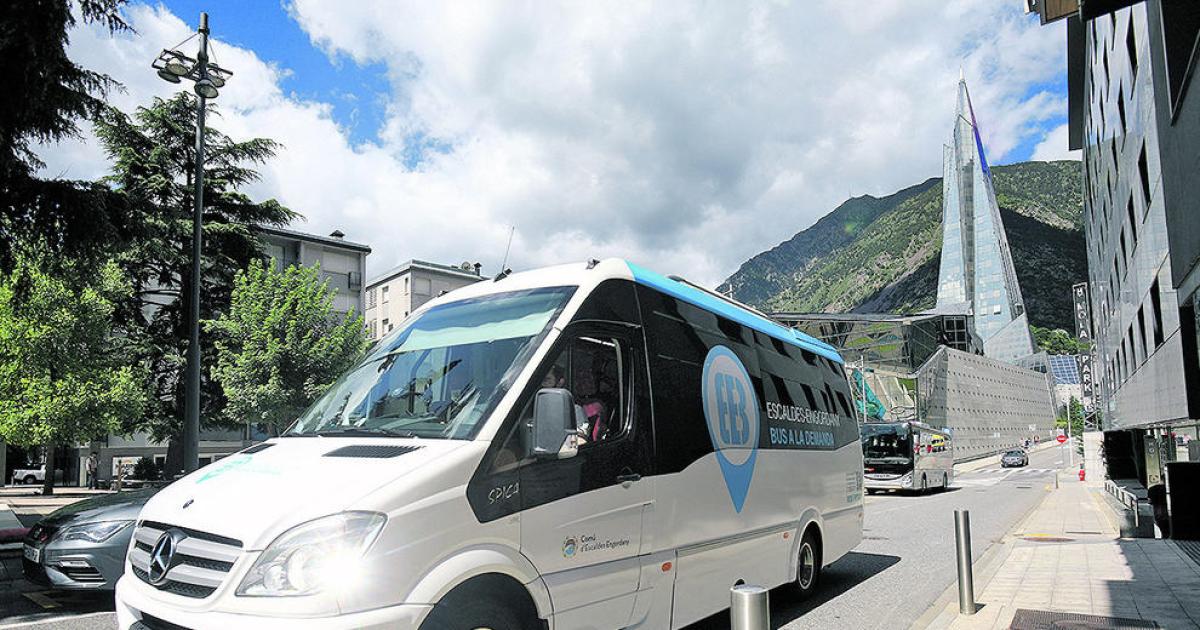 El bus a la demanda d'Escaldes canvia l’horari i afegeix una nova parada