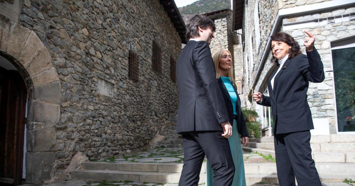 La presidenta del Parlament elogia l'ús del català a Andorra