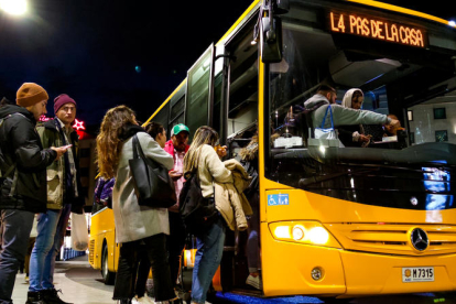 Un bus més a l'hora a la L4 fins a Soldeu per evitar el col·lapse