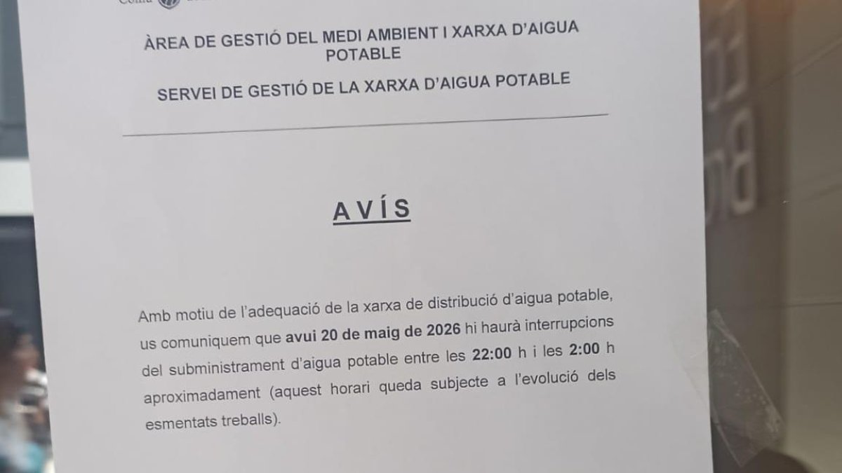 Tall d'aigua nocturn a l'avinguda Doctor Mitjavila