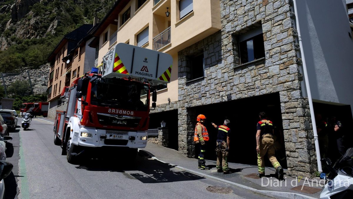 Dues persones traslladades a l'hospital després d'intoxicar-se en un ...