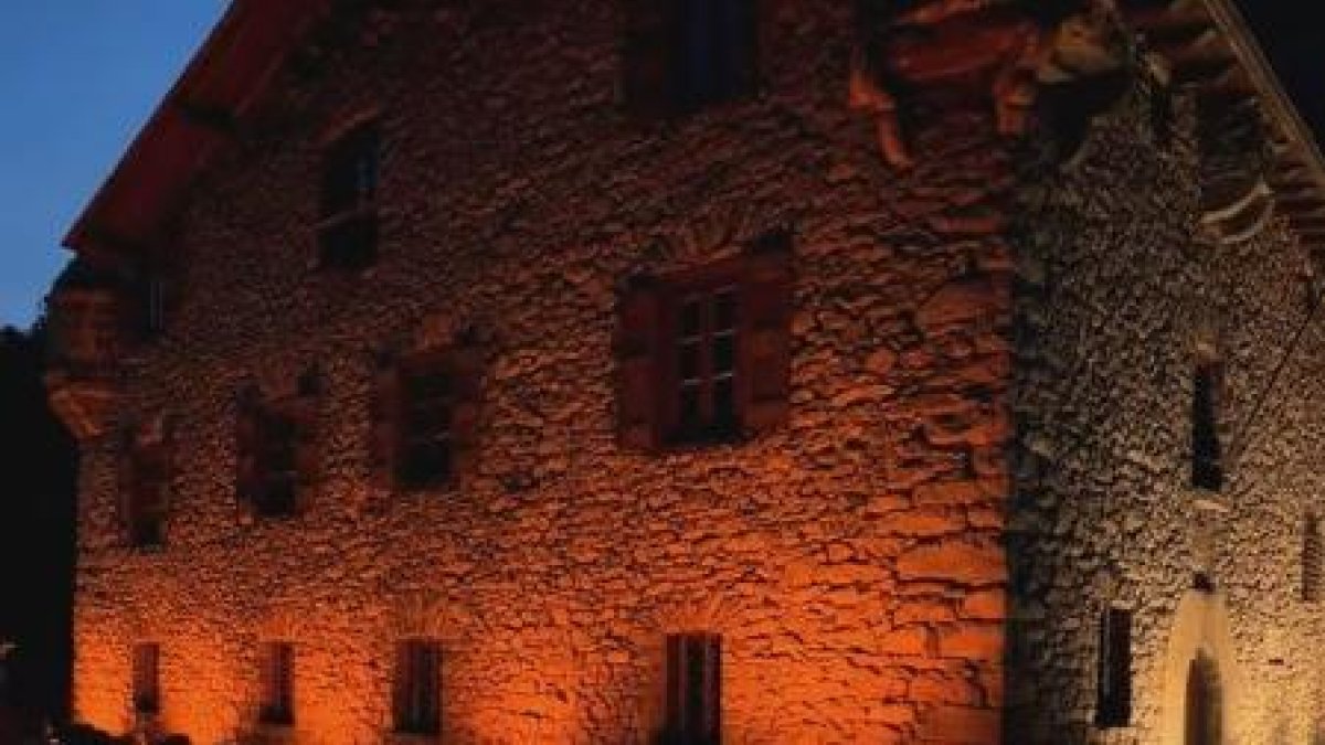 La Casa de la Vall d'Andorra s’il·lumina de taronja pel Dia Mundial de ...