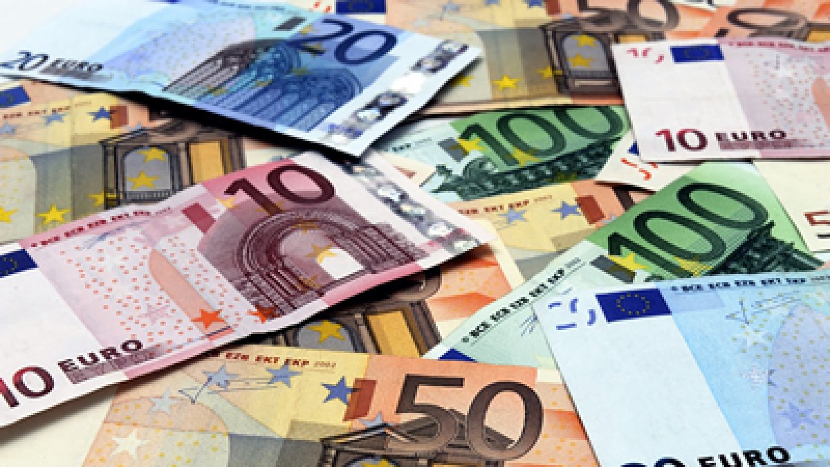 El salari medià d'Andorra se situa en 2.165 euros al febrer, amb un ...