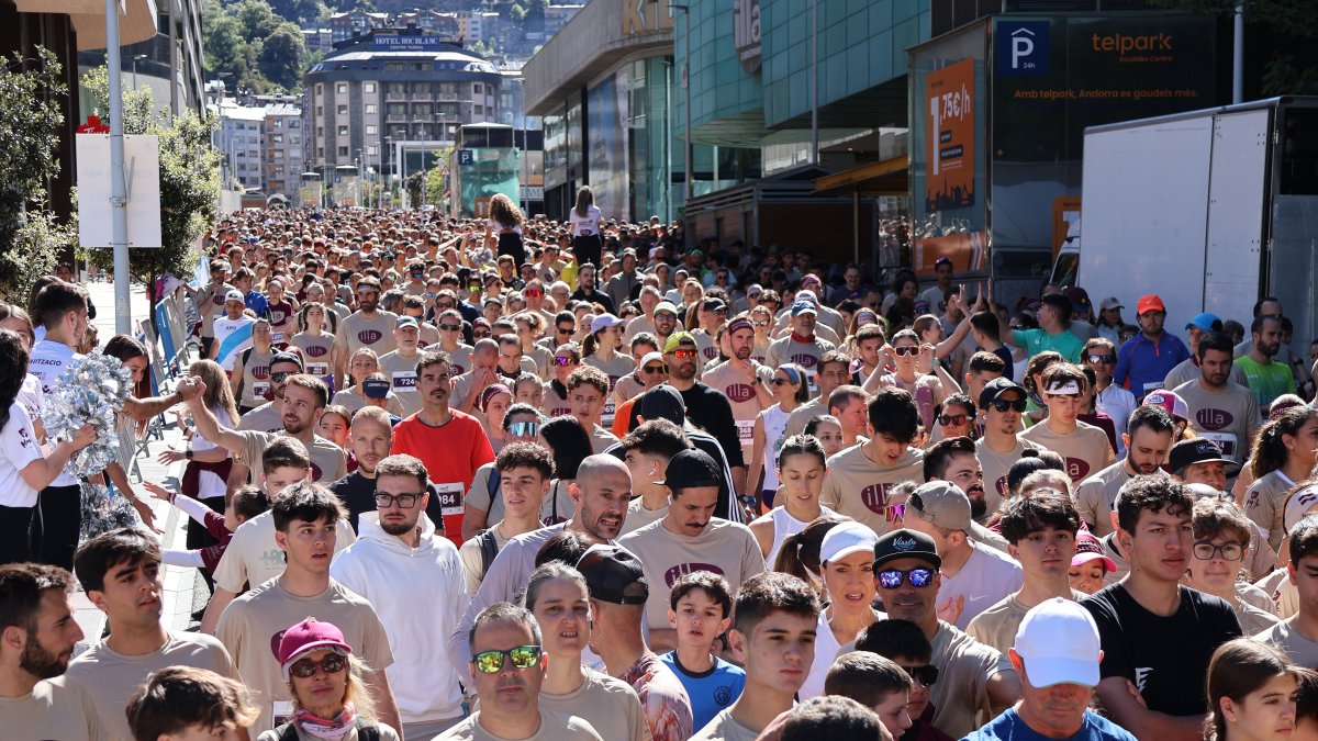 Andorra surt a córrer: la 15a Cursa Illa Carlemany reuneix 3.801 atletes