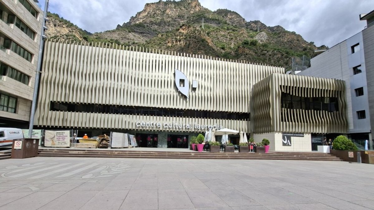 La façana del Centre Cultural s’il·luminarà demà en el gran espectacle ...