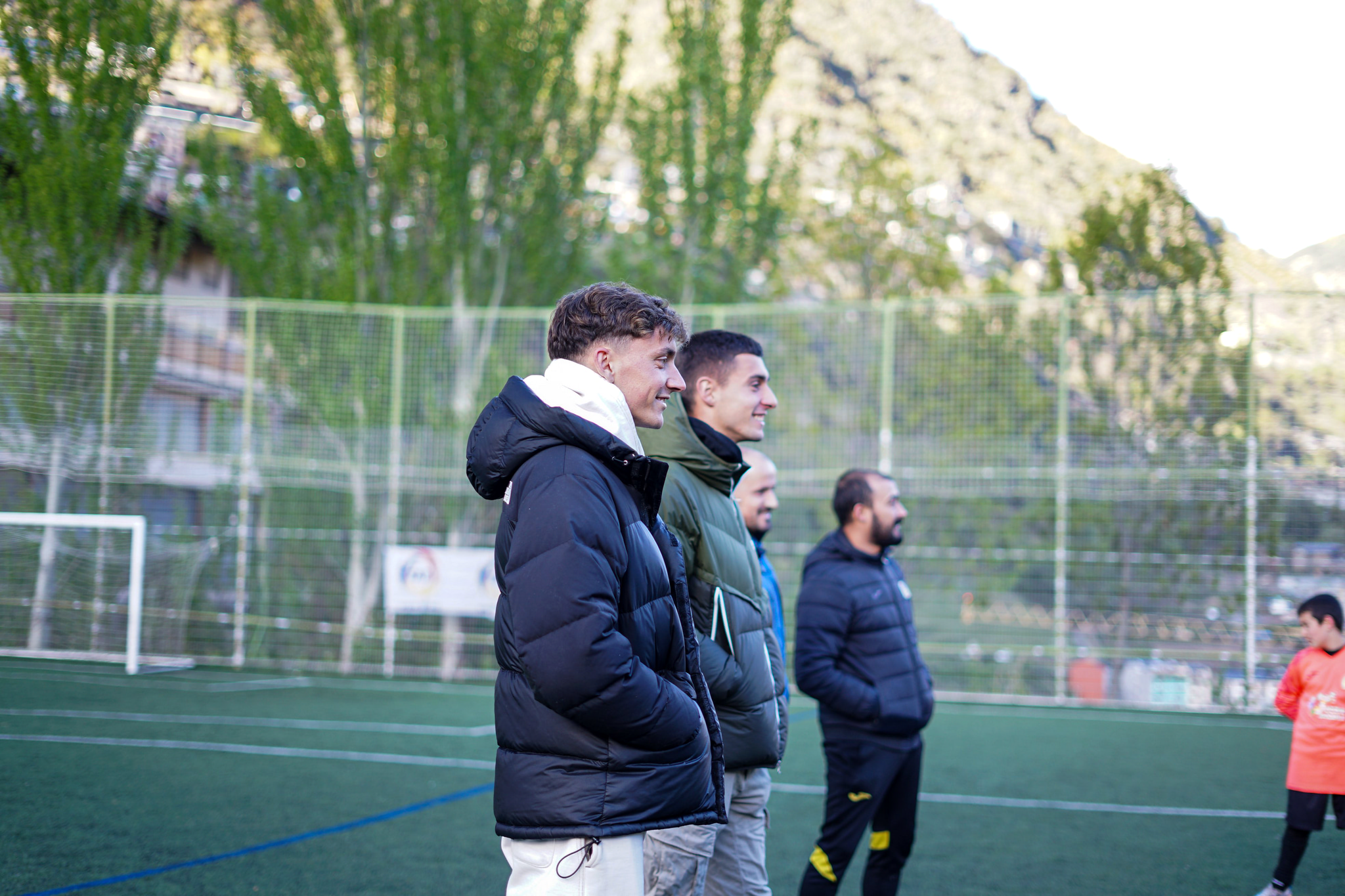 Els jugadors de l’FC Andorra visiten clubs i escoles del país