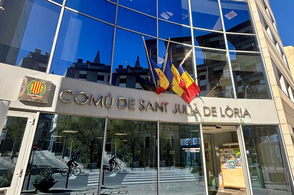 Sant Julià decreta un dia de dol per la defunció de la menor