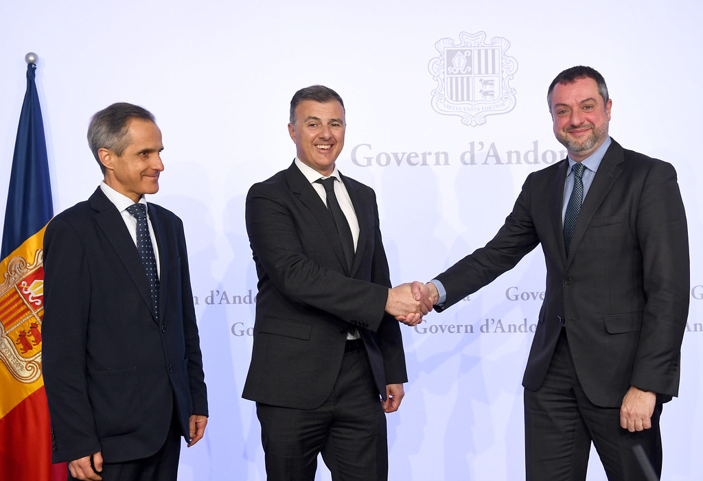 Govern i Microsoft impulsen la millora digital del Principat