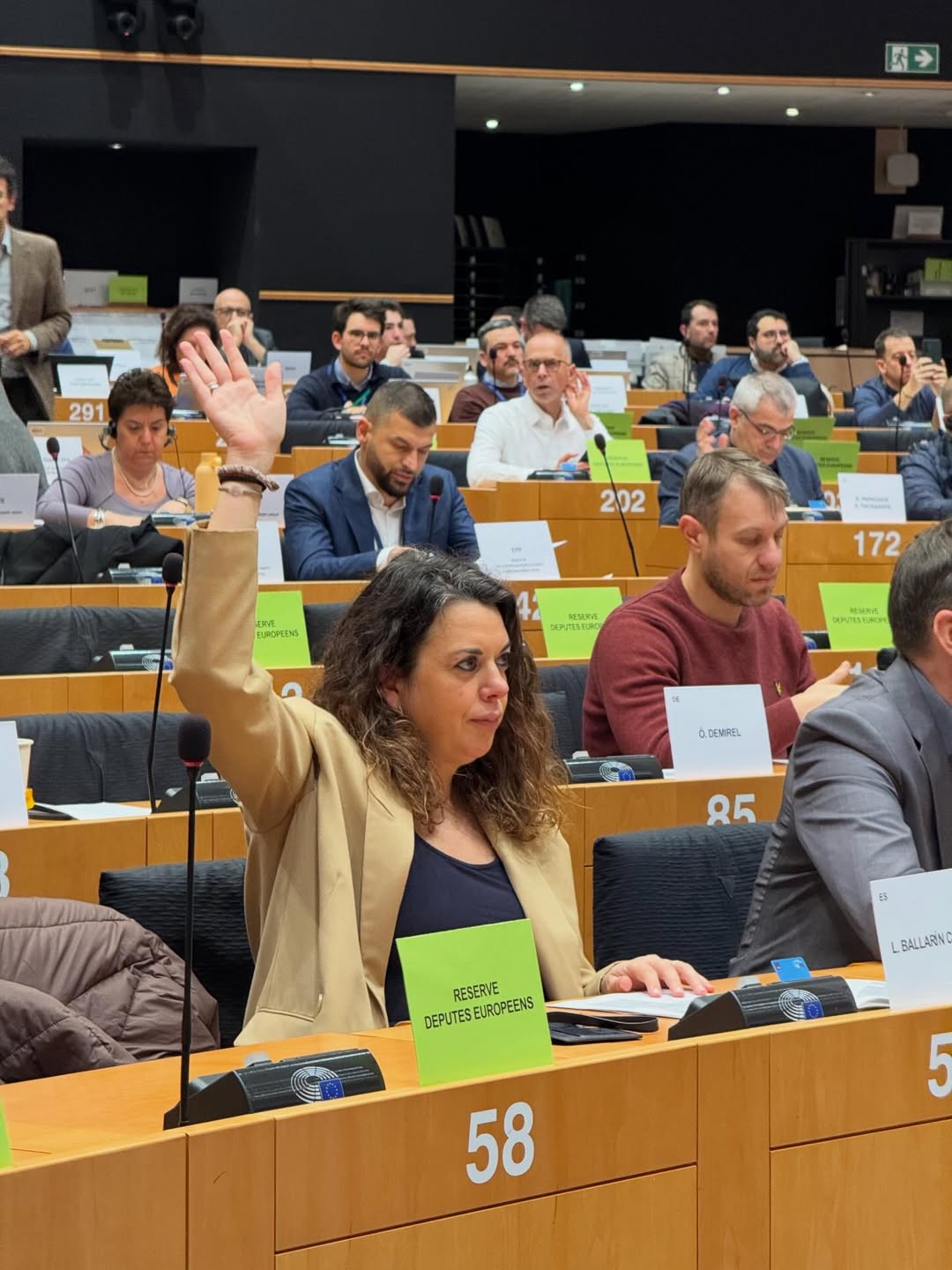 La comissió d'afers exteriors del Parlament Europeu aprova l'informe ...