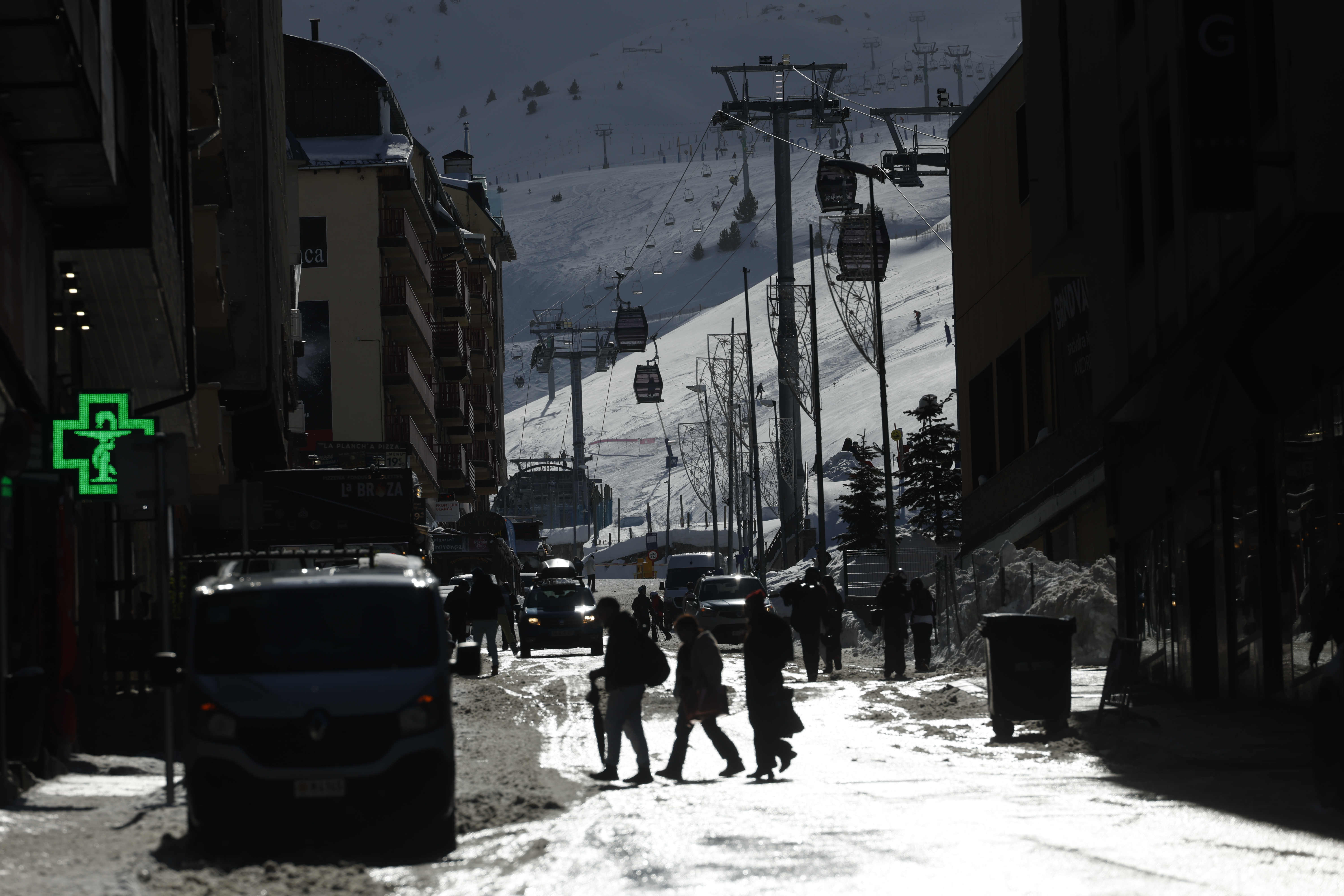 El Govern d'Andorra donarà un xec de 30 euros per a combustible per ...