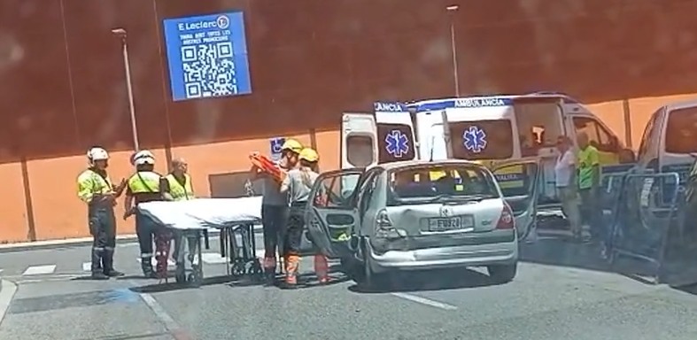 Accidentat un vehicle al carrer de Pau Casals d'Andorra la Vella