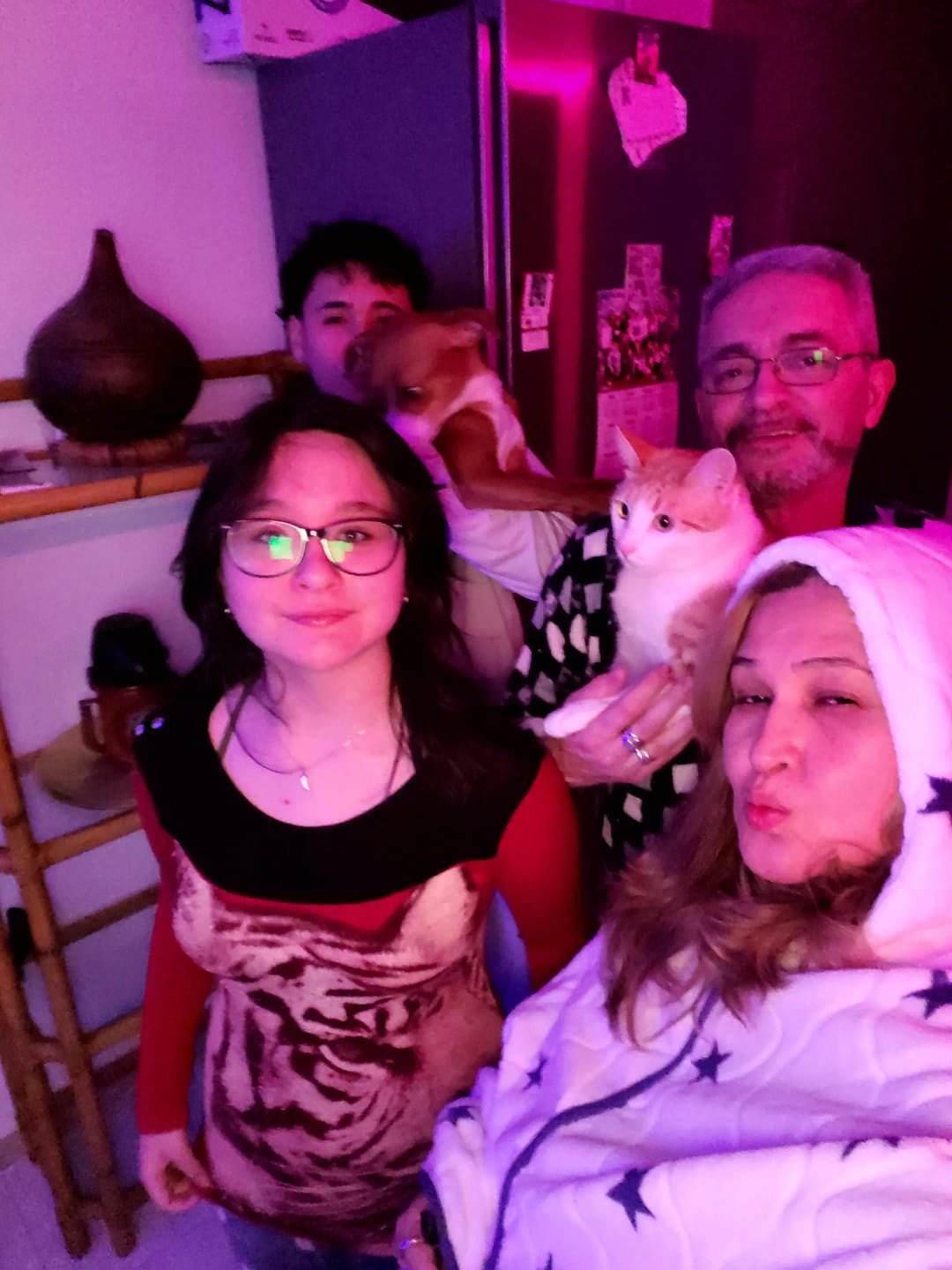 Un reagrupament desesperat: una família separada entre Andorra i el ...