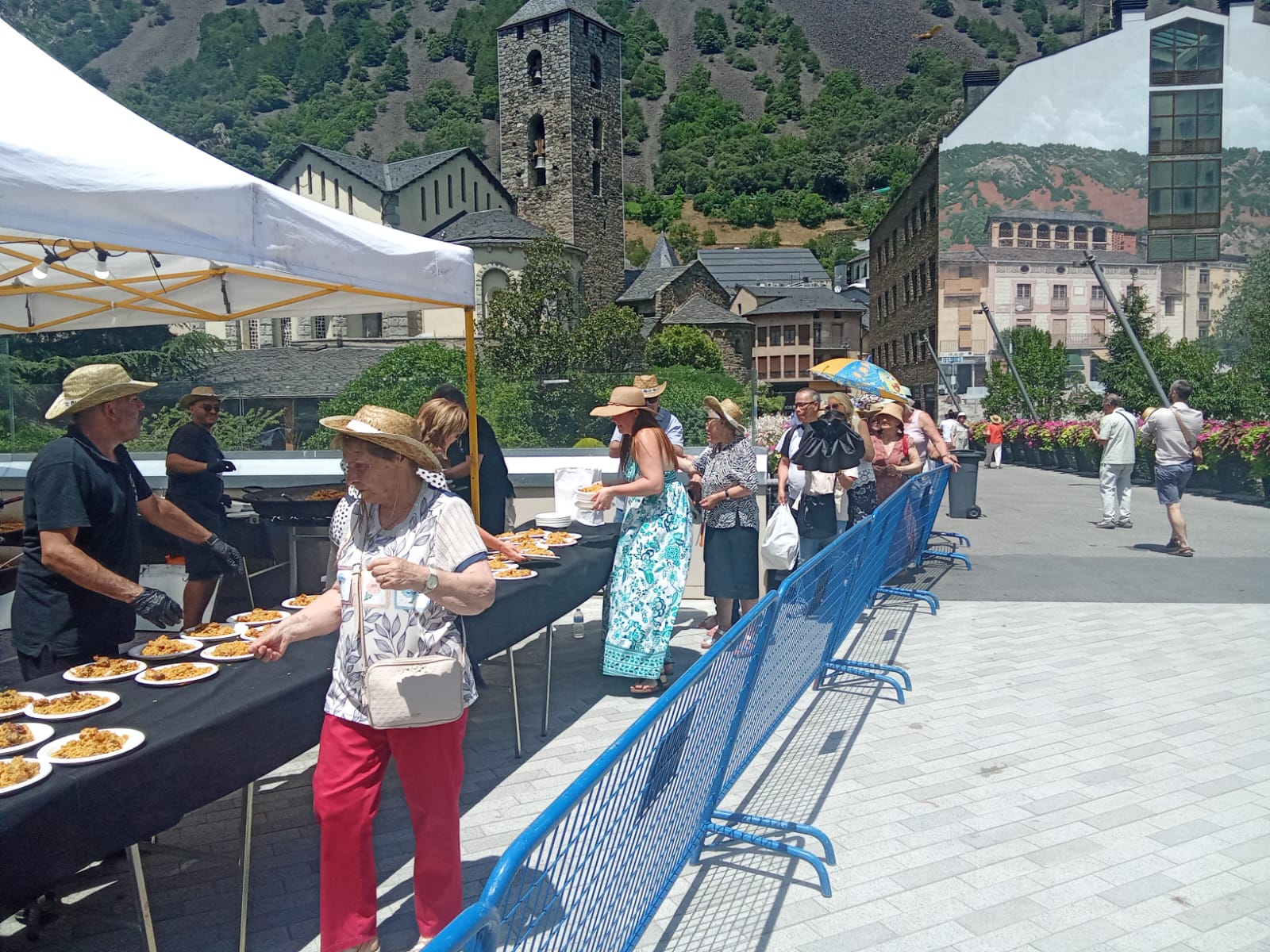 El comú d'Andorra la Vella serveix mil racions en l'arrossada
